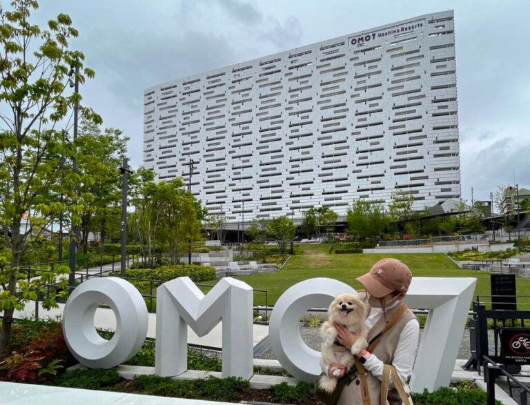 愛犬と泊まった「OMO7大阪 by 星野リゾート」が楽しすぎました！新世界の街歩きツアーや大阪グルメを満喫した笑いと感動の2日間を紹介 – おでかけわんこ部 | 愛犬とのおでかけ情報ポータルサイト