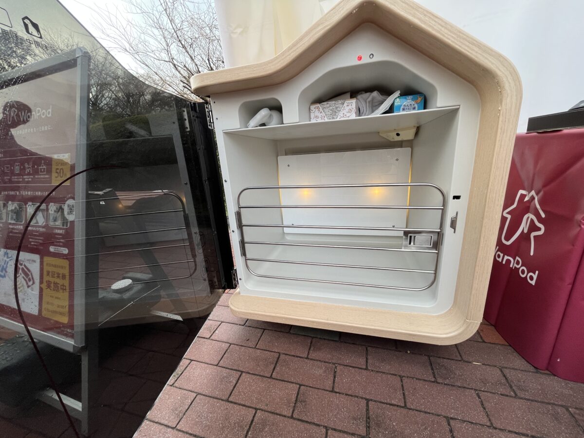 【現地レポ】愛犬専用待機室「WanPod」国内初の実証実験を独自取材！旭化成ホームズの開発担当者さんの想いとは？〜御殿場アウトレットで共同実証 ...