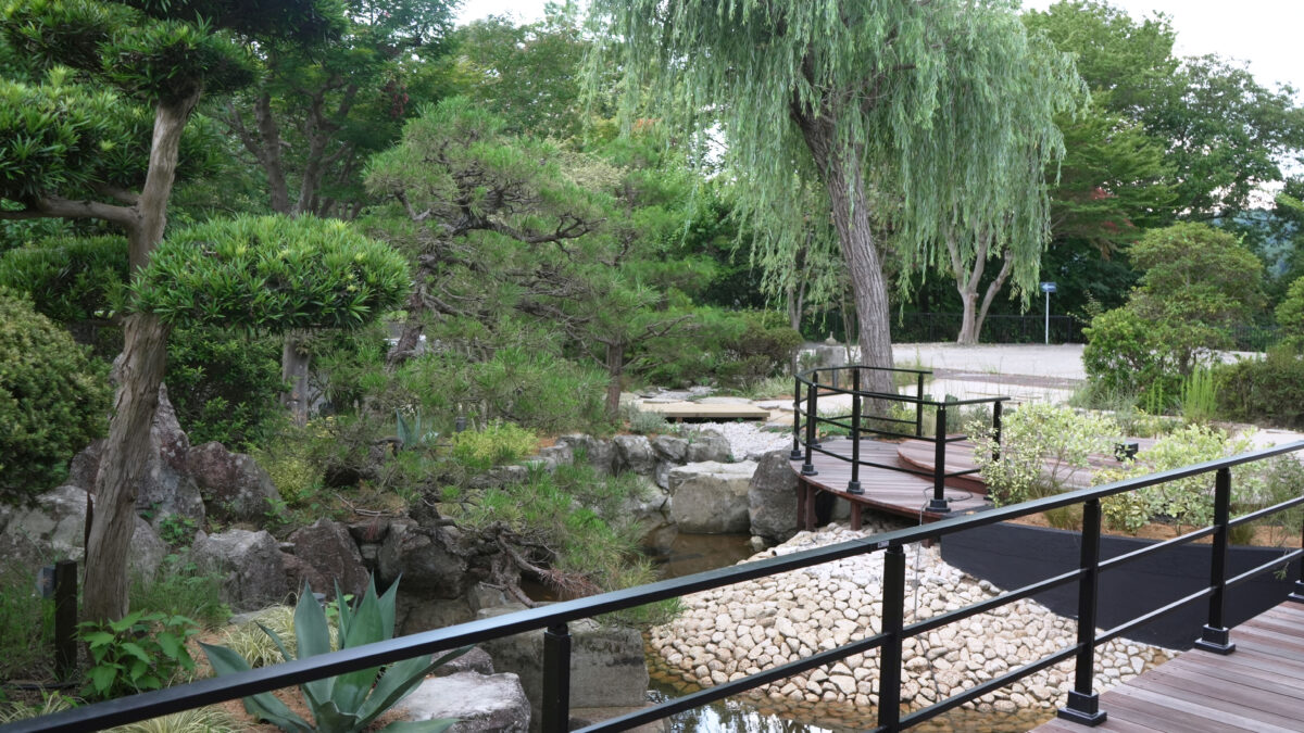 【京都】ドッグラン併設＆施設内もペット同伴OK！舞鶴赤れんがパーク隣接地に複合施設「atick（アティック）」がオープン – おでかけわんこ部 | 愛犬とのおでかけ情報ポータルサイト